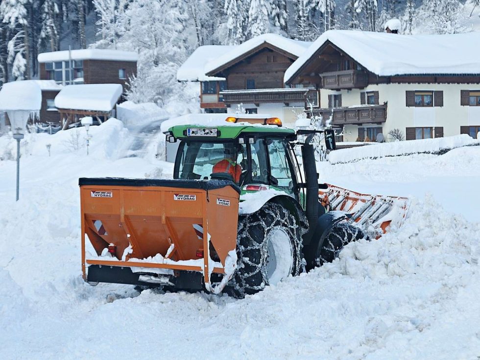 Residential Snow Plowing NH | Dean Brothers Landscaping